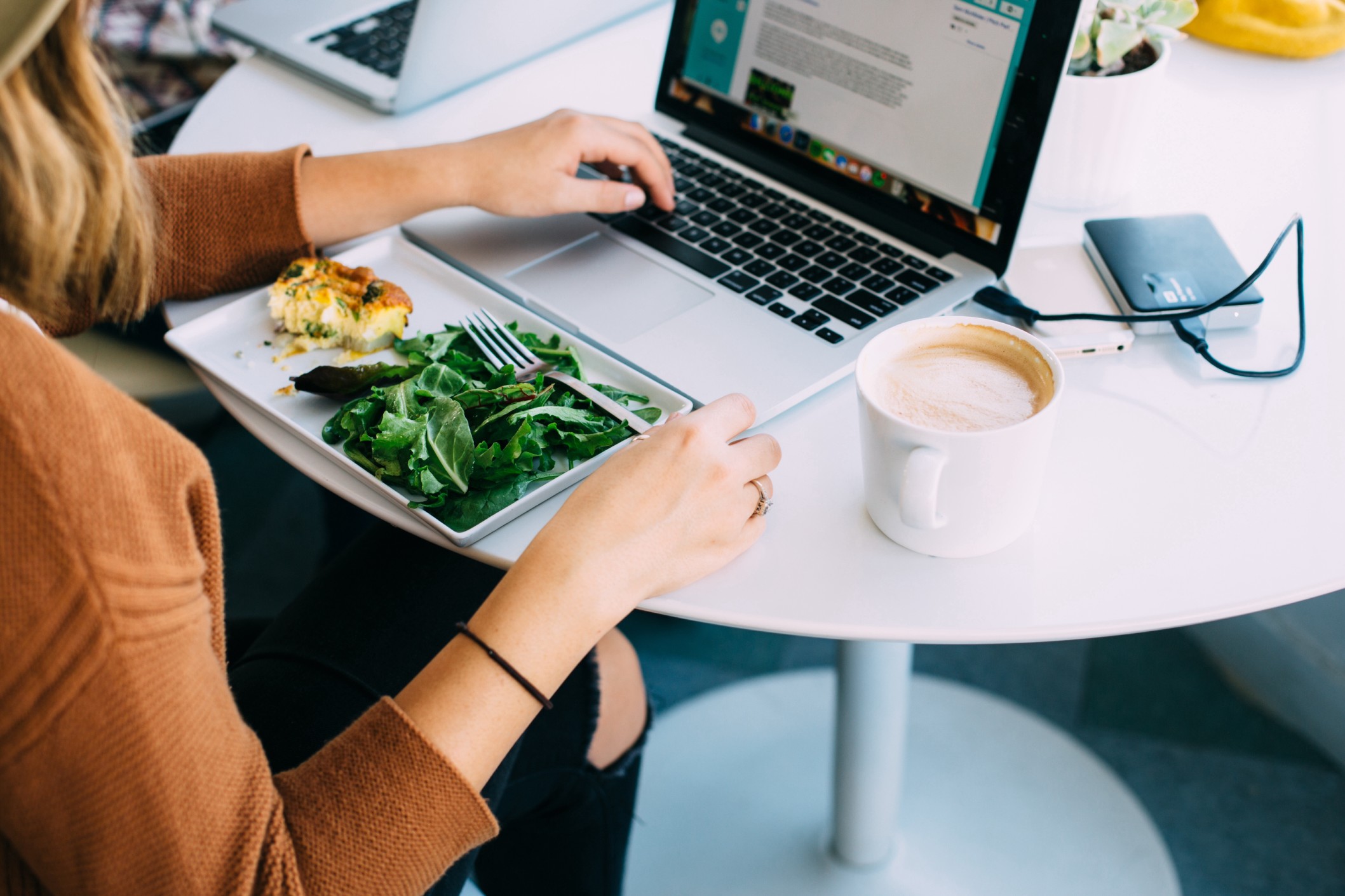 How to Become a Digital Nomad Copywriter